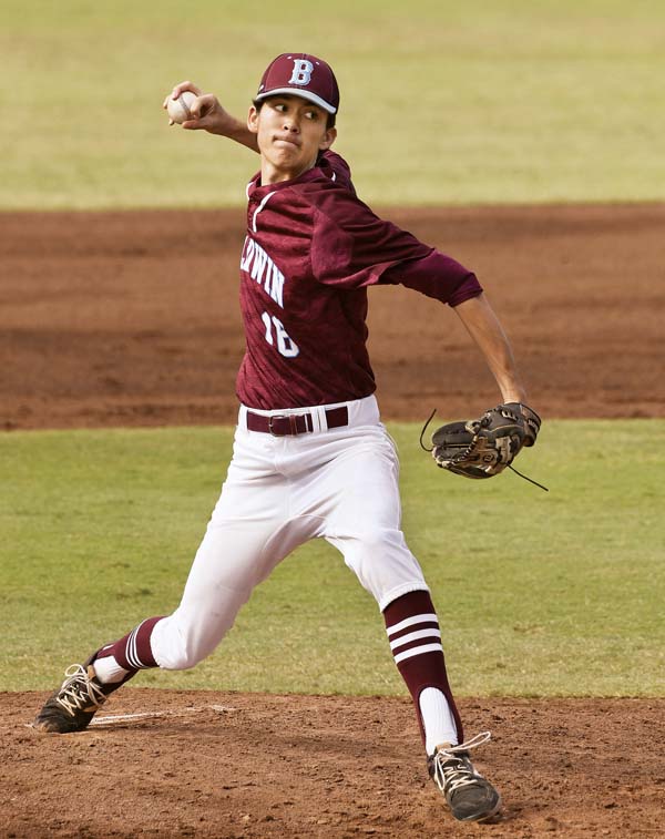 Bears, Vikings bid aloha to seniors, tie for third place | News, Sports ...